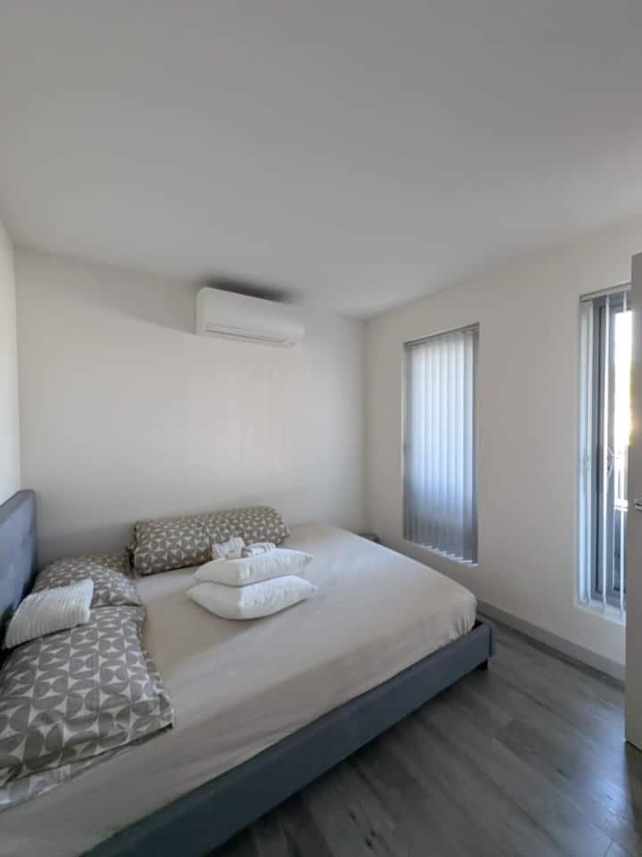 1 Bedroom 1 Toilet 0.5 Bathroom - Prospect