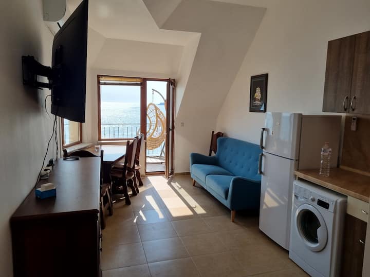 Sea View 2 Br App - Top Floor - Sozopol