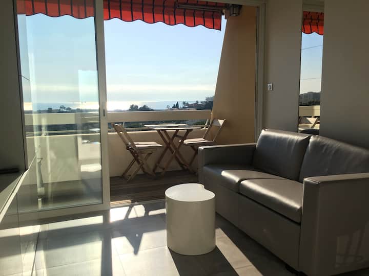Studio Lumineux Vue Mer, Clim & Parking, 1km Plage - Antibes