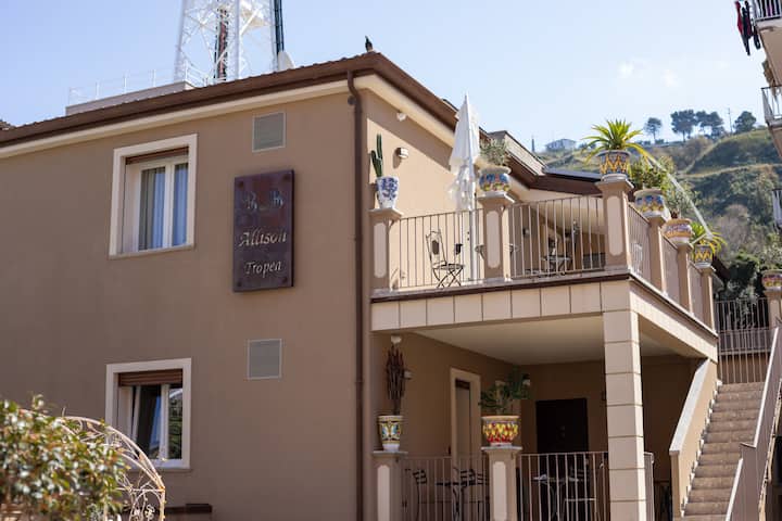 Family Room B&b Allison - Tropea