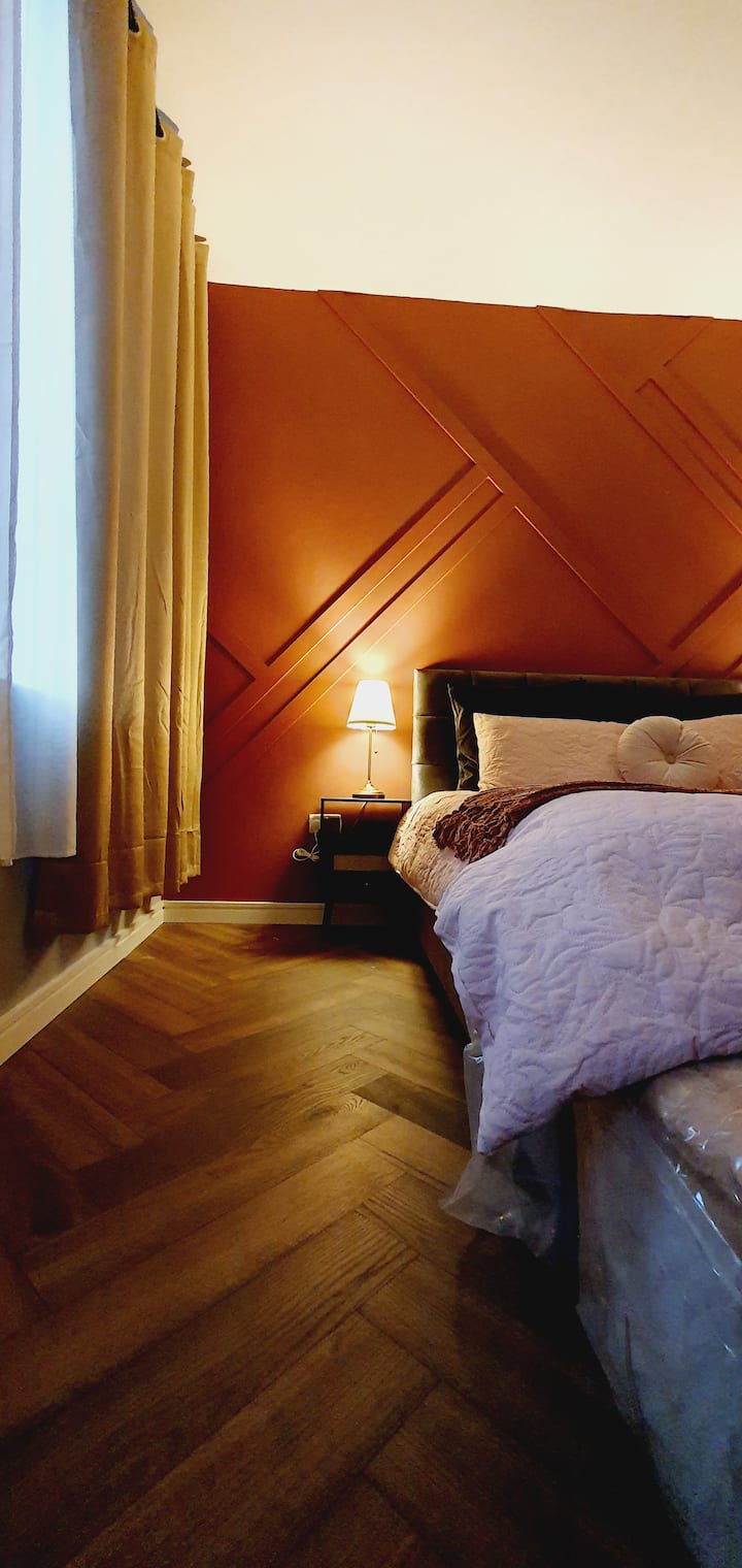 A Modern Super King Bed Close 2 The Seafront(maya) - Largs