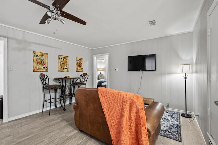 2br Getaway| Poker Table + 3 Smart Tvs - Lake Texoma