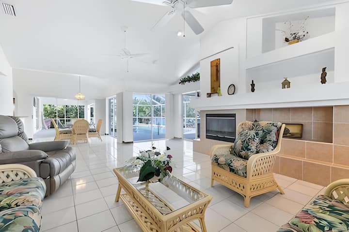 Midterm House Lake View - Port Charlotte, FL