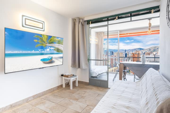 Amaneceres De Montaña Entre Nubes Y Calma/piscina - Benidorm