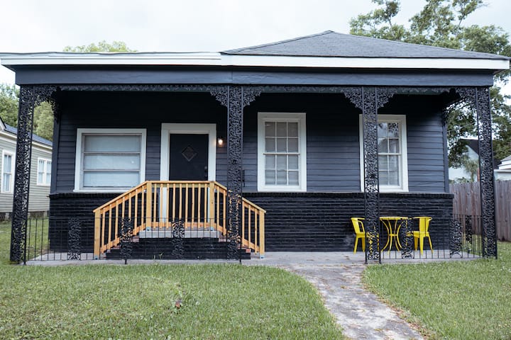 Charles Street Cottage - Mobile, AL