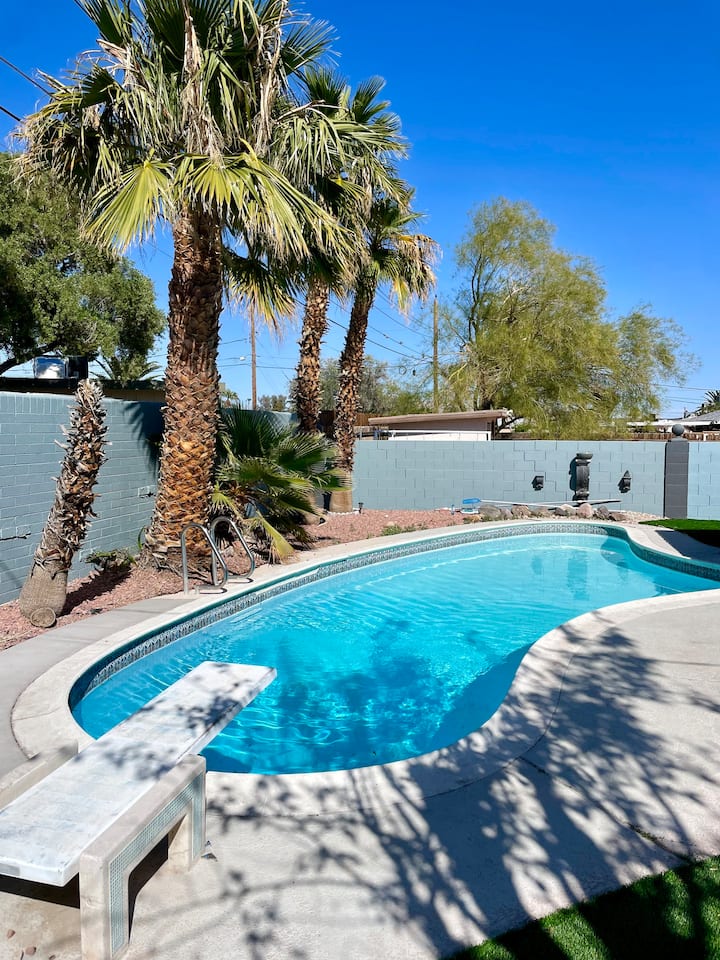 Blue Poolside Retreat In Dtlv - Las Vegas, NV