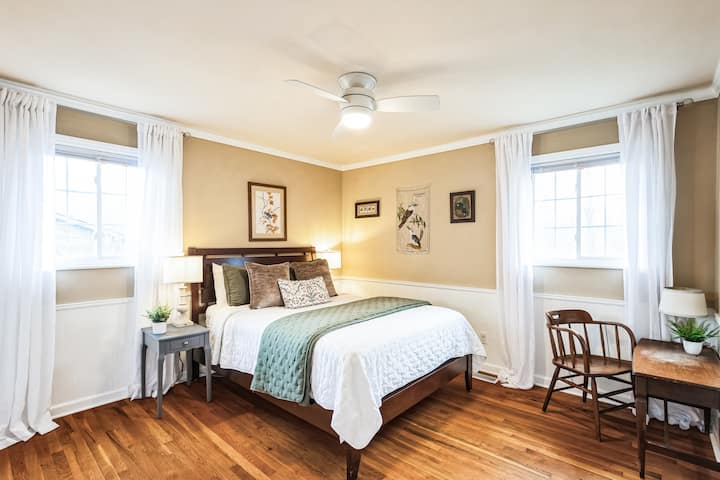 Minutes From Downtown Hendersonville - Hendersonville, NC