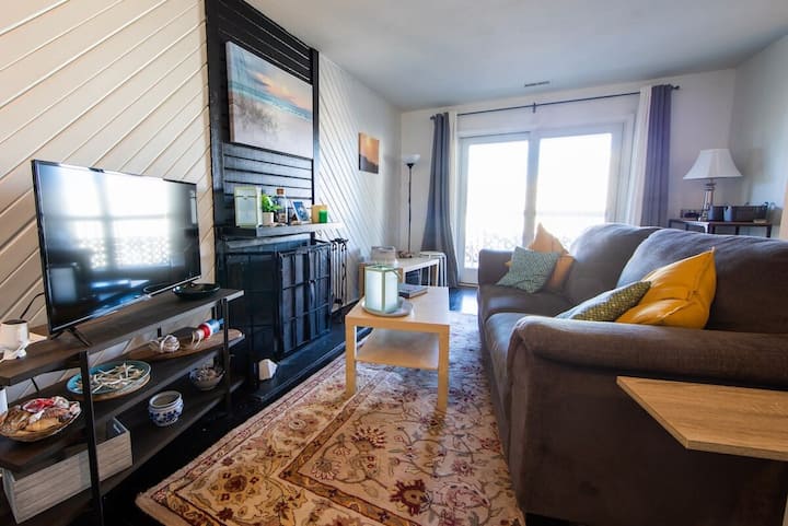 Bay Oasis @ Beach, Water Views, Deck, Wifi+ W/d! - Hampton, VA