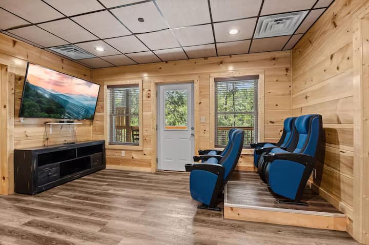 Pool Community-hottub-pool Table - Pigeon Forge, TN