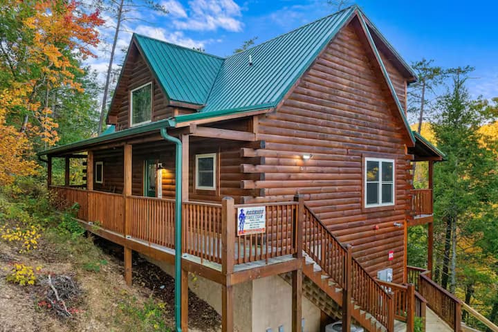 Pool Community-hottub-pool Table - Pigeon Forge, TN