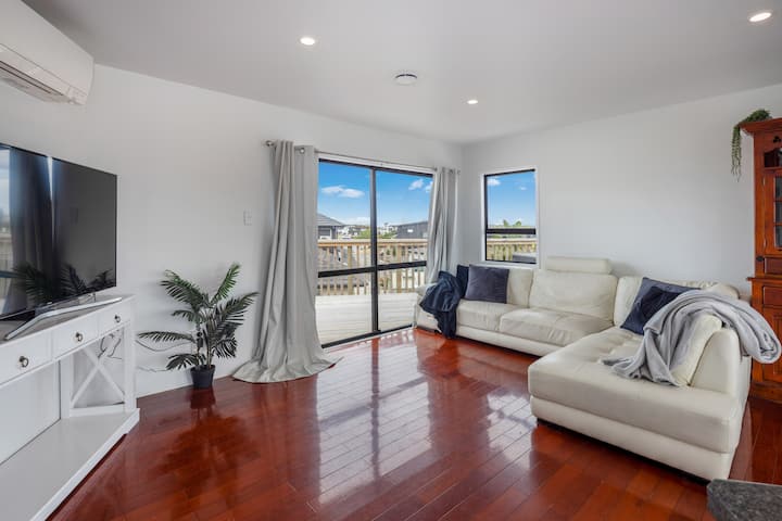 Cozy Pet-friendly Getaway: Hot Tub & Pool Table - Ruakākā