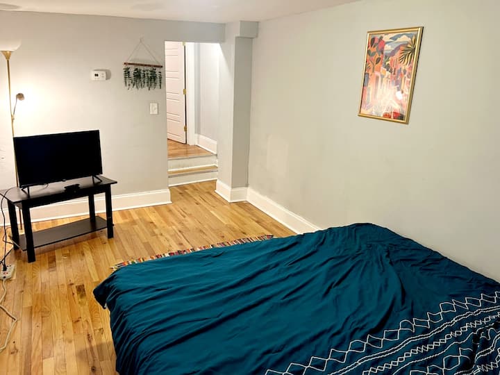 Near Downtown Free Parking Whole House King Bed - Baltimore, MD