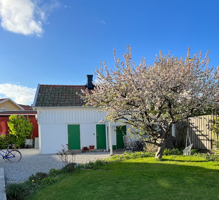 Centralt Gårdshus I Stenungsund, 100 M Till Bad - Stenungsund