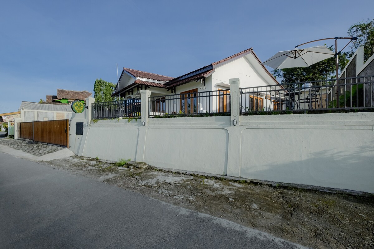 Santuario de Villa Ruby en Pakem - Casas de huéspedes en renta en ...