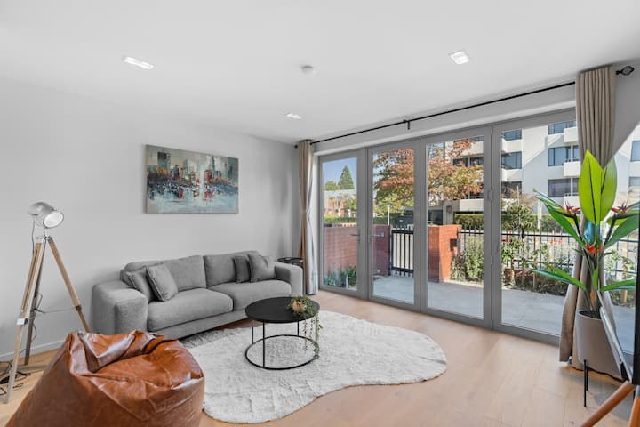 Heart Of Garden City – 3br, 3ba, Parking - Christchurch