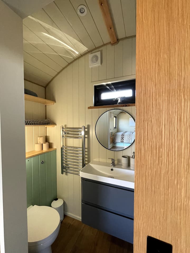 Shepherd's Hut With Best View - Skye