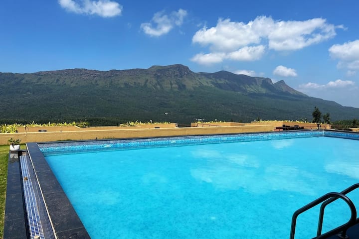 Neeli Betta Retreat - Mountain View With Pool - Chikmagalur