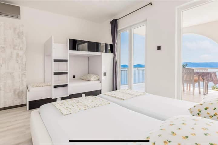 Ivana Black & White Apartments - Flat A - Mimice