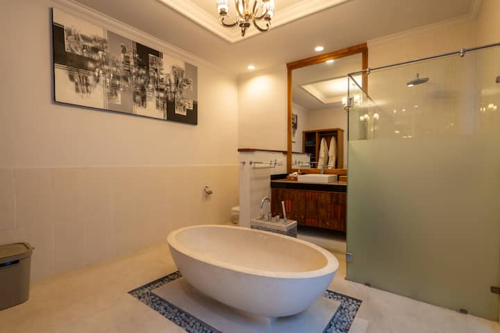 Modern Minimalist At Center Of Seminyak Near Beach - Kuta