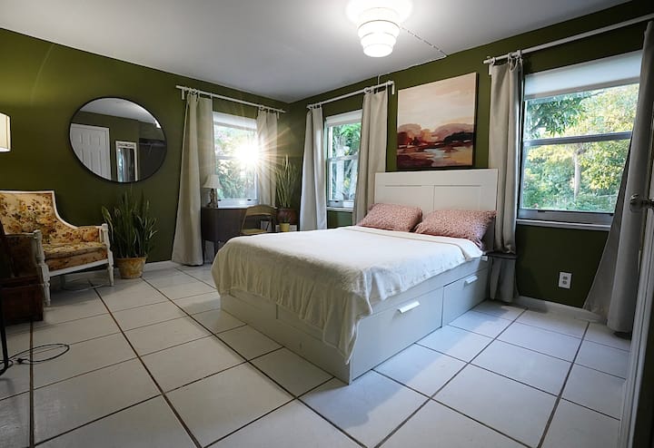 Elegant Guest Suite 10 Minutes From The Beach! - Delray Beach, FL