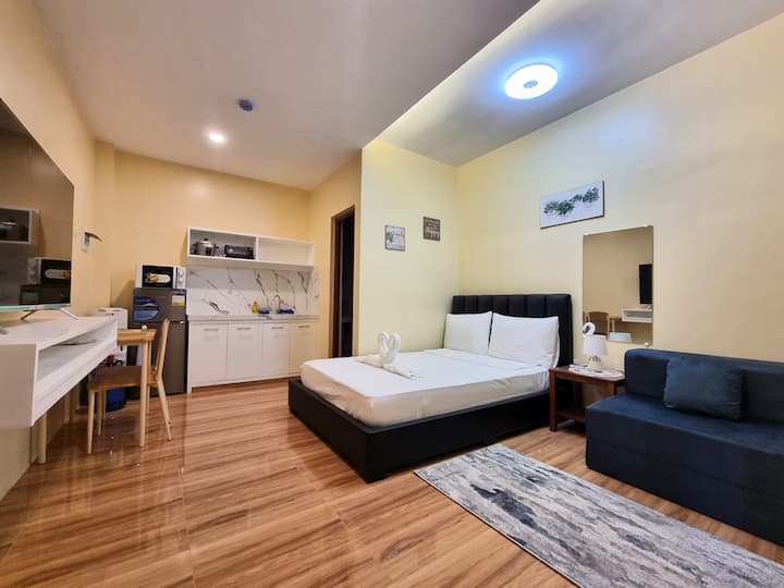 R&b Transient Room #9 (Oak) -
