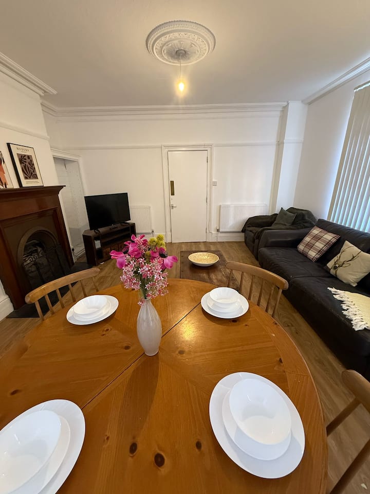 Central Location, Leicester - 3 Bedroom Townhouse - 레스터