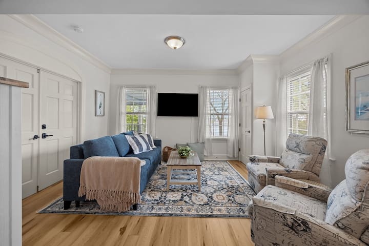 New Bern Waterfront Porch Escape - New Bern, NC