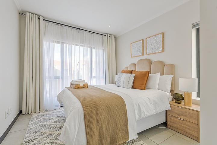 Warm Neutrals|city Views|power Back Up| Gym Access - Lanseria