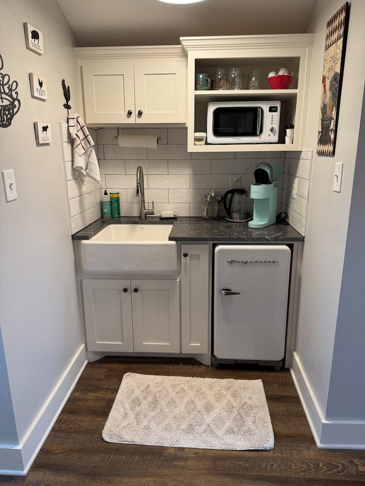 Skinny Lane Farm Garage Apartment - Elgin, TX