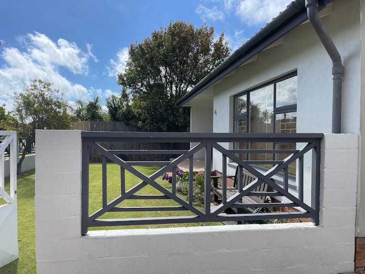 Barking Beach Cottage, Sandbaai (Pet Friendly) - Sandbaai