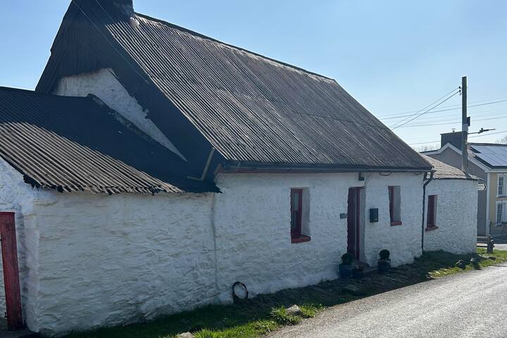 Traditional Country Cottage - Aberaeron