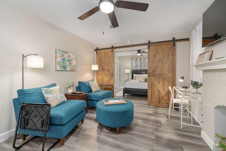 Centrally Located Near Downtown W/ In Unit W&d! - Wichita, KS