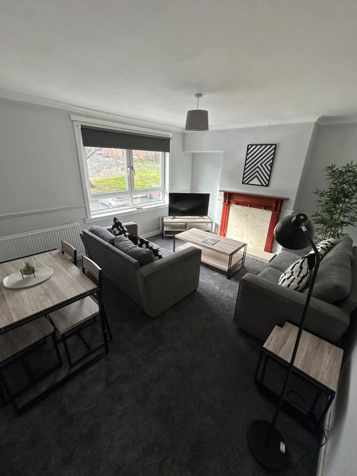 3-bed Apartment Central Greenock - Helensburgh