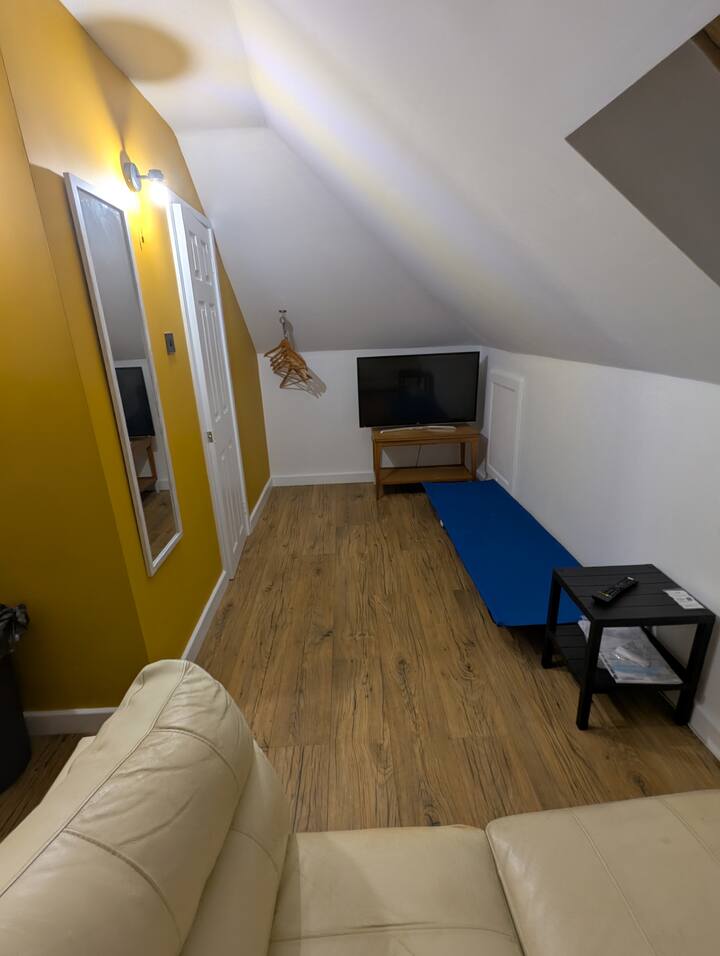 Conifers' End - The Loft - Snettisham