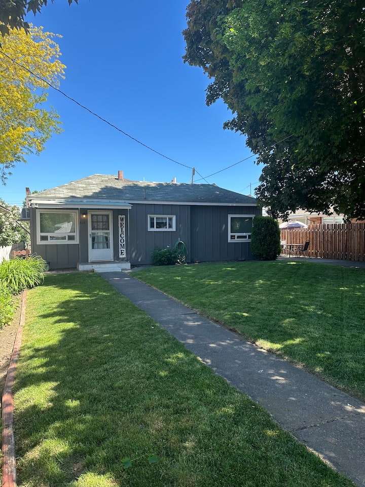 Cozy Bungalow Near The Action! - Pendleton, OR