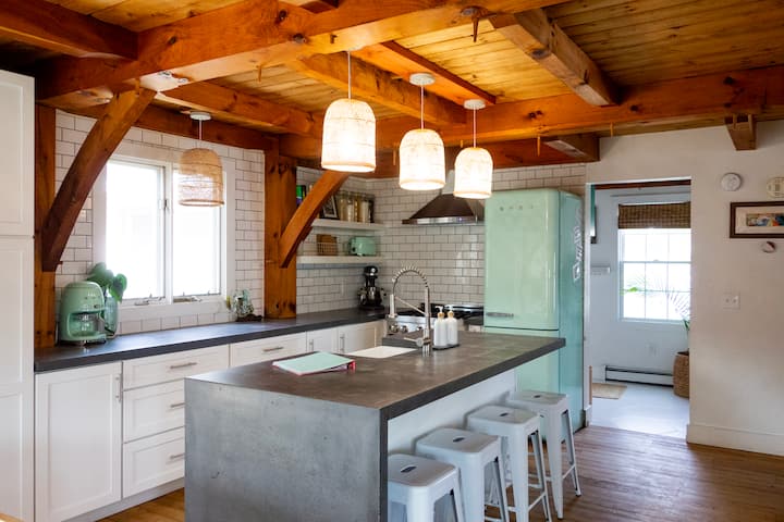 Kid Friendly Riverfront Retreat - Stonington, CT