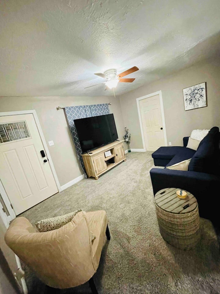 Cozy Three Bedroom Home, By Ft. Sill Gate! - Lawton, OK