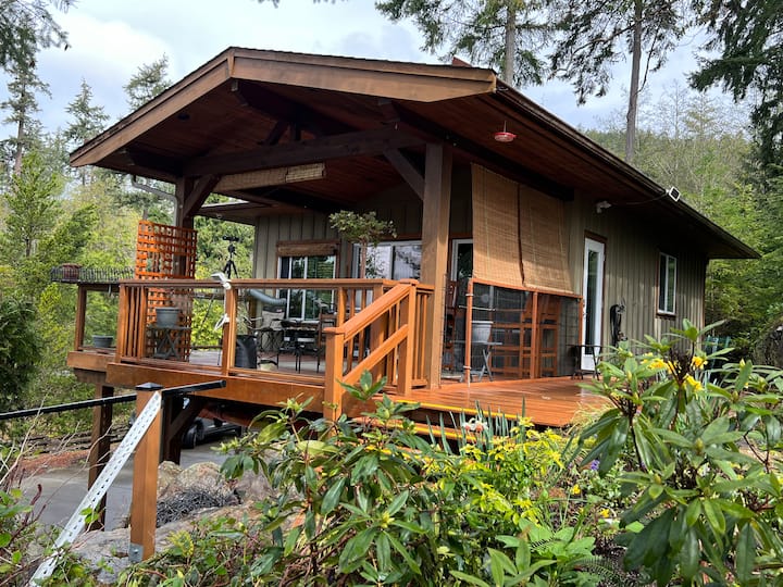 Cottage With Oceanfront View! - Sunshine Coast Regional District, BC, Canada