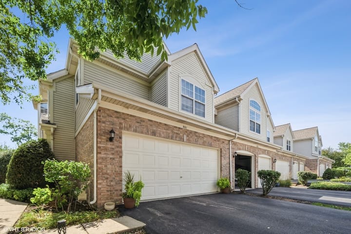 Private Cozy Room In Modern Home - Wheaton, IL