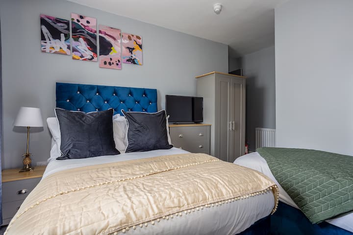 Family Room With Shower En-suite - Conwy