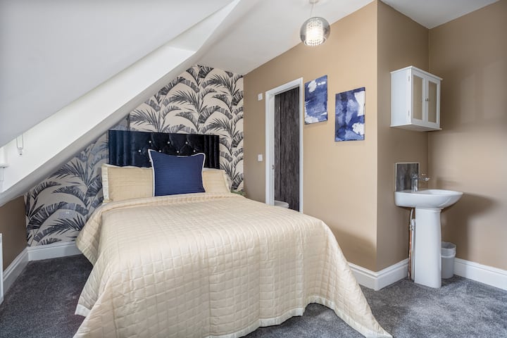 Double Room With Shower En-suite - Conwy