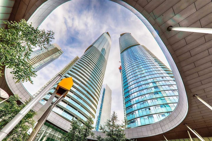 Fully Upgraded Modern Condo With City Skyline View - Toronto