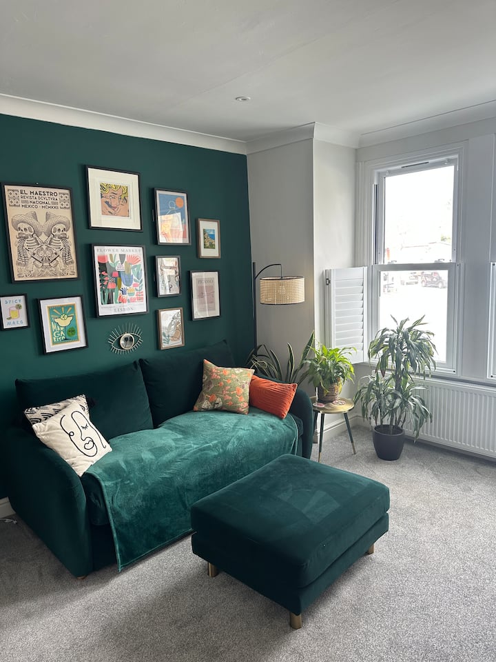 Mel's Seaside Sanctuary - Brighton and Hove