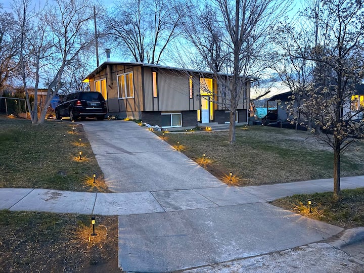 Sagar Bnb - Comfy 5 Bed 3 Bath Home In Sandy, Ut - South Jordan, UT