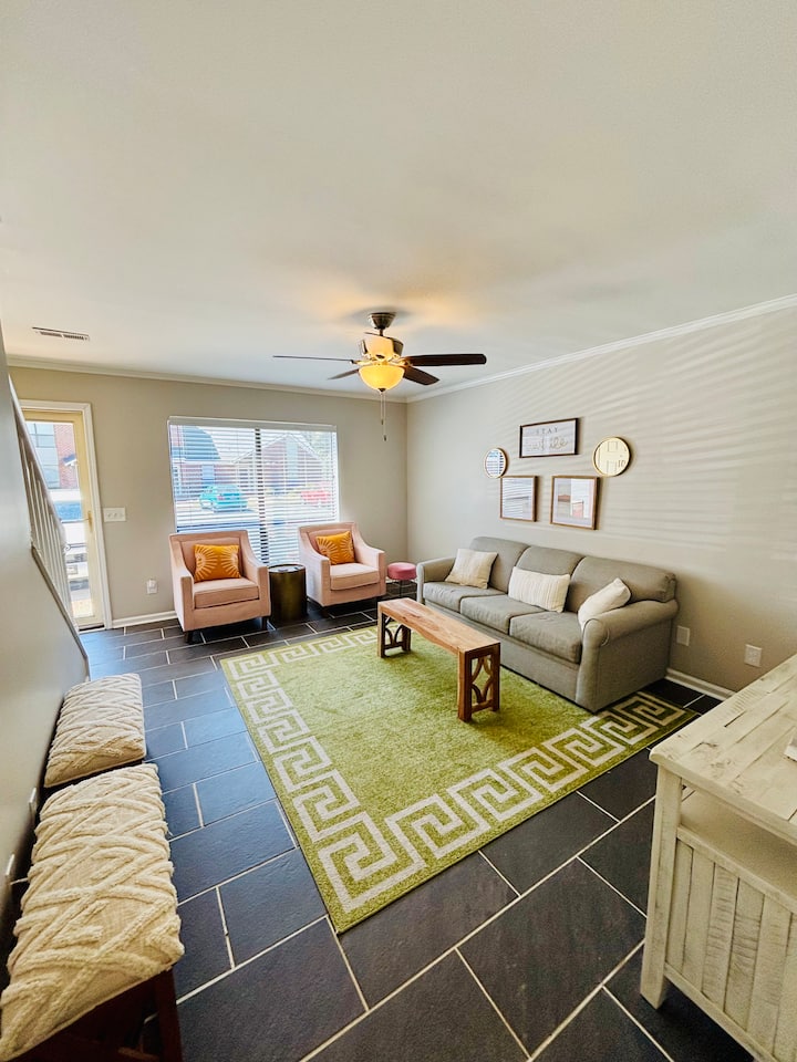 2bed/2.5 Bathtownhome In The Heart Of Greenville - Greenville, NC