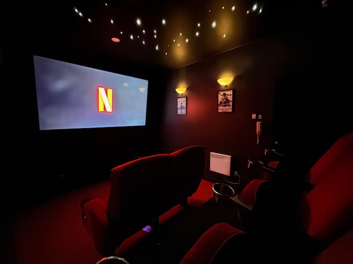 Kiwiana-6bd-cinema-gamesroom - 크라이스트처치