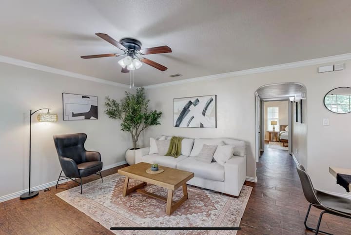 At&t & Globe Life Comfort. Walk To Stadiums - Arlington, TX