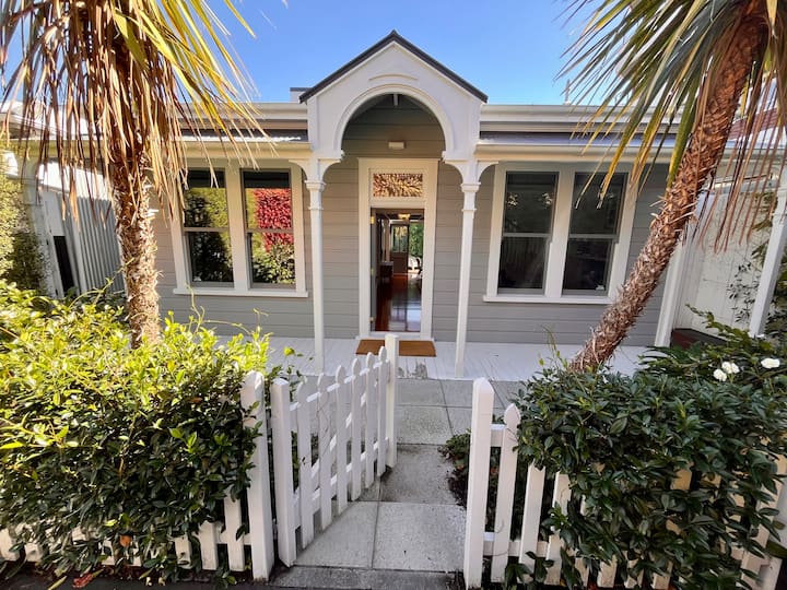 Executive Inner City Escape Pad Couples / Families - Wellington
