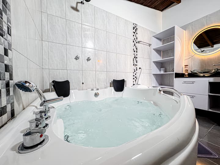 Lujoso Y Amplio Apto/jacuzzi/cama King/wifi/vista - Copacabana