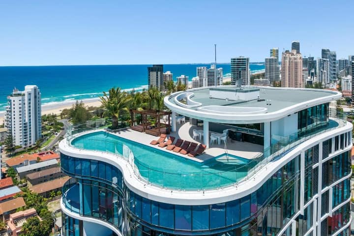 Stunning Modern Coastal Retreat - Surfers Paradise